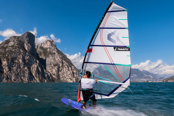 E_PACE SLS 2023 ᐅ high performance NoCam sail | DUOTONE Windsurfing