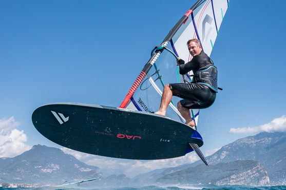 E_PACE SLS 2023 ᐅ high performance NoCam sail | DUOTONE Windsurfing